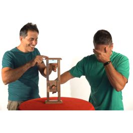 Mini Guillotine jetzt ansehen bei Stolina Magie